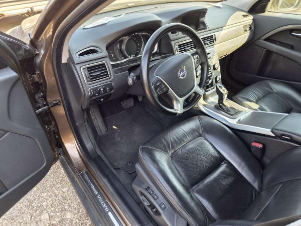 Brūns Volvo XC70 2016 Viļņa, ar dzinēja tilpumu 2.40 L un nobraukumu 280 tūkst. km par 13950 €, foto 3 vietnē AUTOMOTO.COM.LV