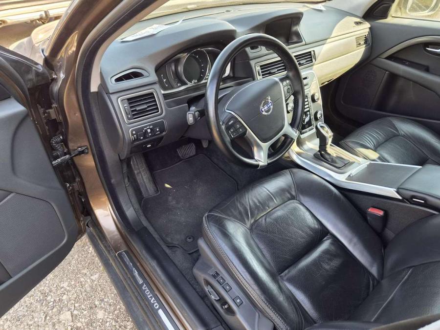 Brūns Volvo XC70 2016 Viļņa, ar dzinēja tilpumu 2.40 L un nobraukumu 280 tūkst. km par 13950 €, foto 4 vietnē AUTOMOTO.COM.LV