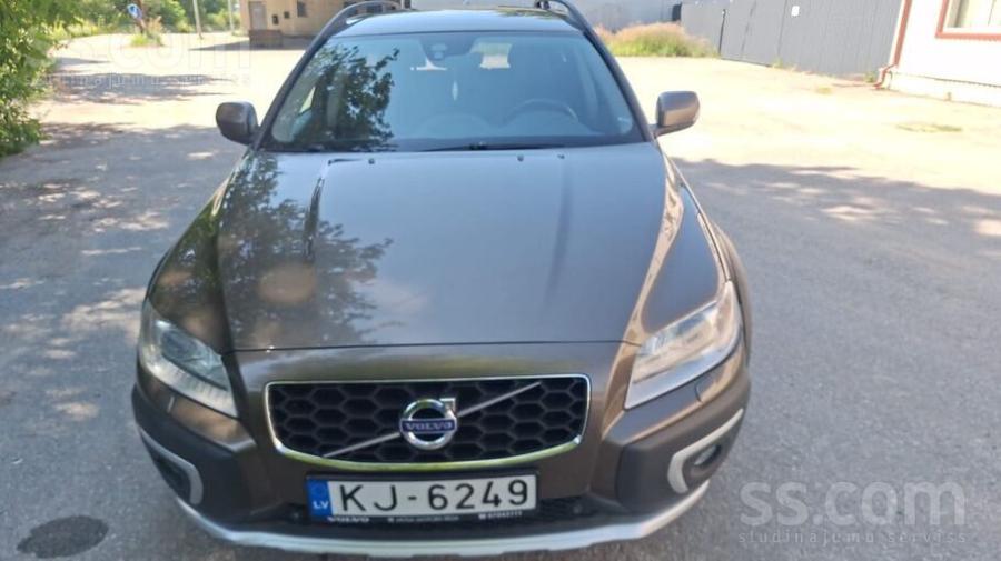 Brown Volvo XC70 2016 in Riga, with an engine capacity of 2.40 L and mileage of 318 thousand km for 10800 €, photo 3 on AUTOMOTO.COM.LV