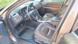 Brown Volvo XC70 2016 in Riga, with an engine capacity of 2.40 L and mileage of 318 thousand km for 10800 €, photo 9 on AUTOMOTO.COM.LV