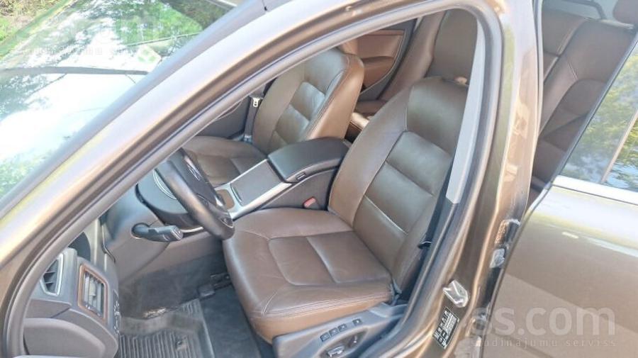 Brown Volvo XC70 2016 in Riga, with an engine capacity of 2.40 L and mileage of 318 thousand km for 10800 €, photo 10 on AUTOMOTO.COM.LV