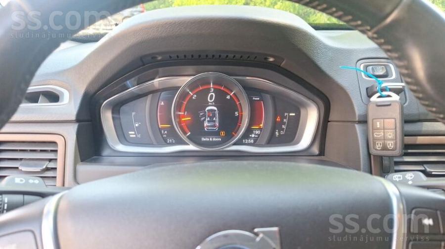 Brown Volvo XC70 2016 in Riga, with an engine capacity of 2.40 L and mileage of 318 thousand km for 10800 €, photo 12 on AUTOMOTO.COM.LV