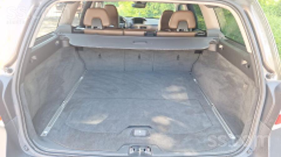Brown Volvo XC70 2016 in Riga, with an engine capacity of 2.40 L and mileage of 318 thousand km for 10800 €, photo 15 on AUTOMOTO.COM.LV