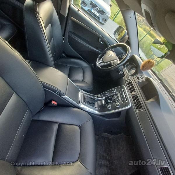 Brown Volvo XC70 2016 in Parnu, with an engine capacity of 2.40 L and mileage of 269 thousand km for 17900 €, photo 10 on AUTOMOTO.COM.LV