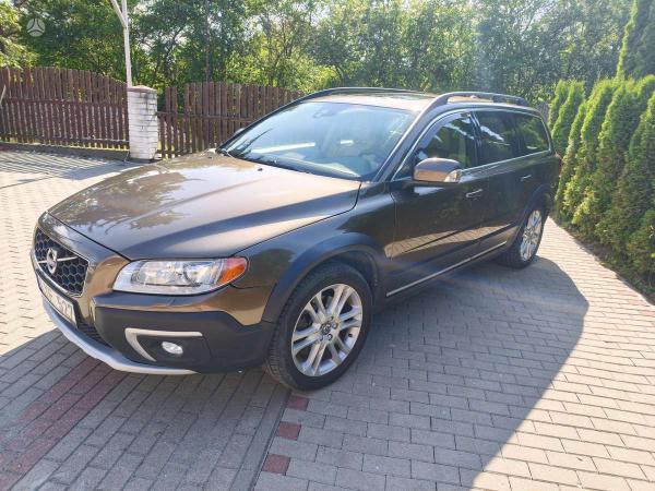 Volvo XC70 2016 in Vilnius on AUTOMOTO.COM.LV Brown Volvo XC70 2016 in Vilnius, with an engine capacity of 2.50 L and mileage of 177 thousand km for 13400 €, photo 4 on AUTOMOTO.COM.LV