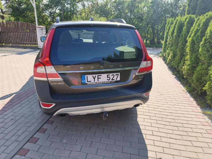 Brown Volvo XC70 2016 in Vilnius, with an engine capacity of 2.50 L and mileage of 177 thousand km for 13400 €, photo 6 on AUTOMOTO.COM.LV