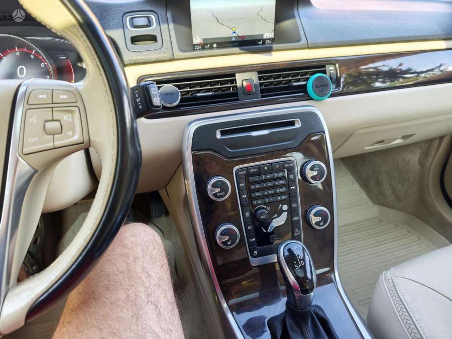 Brown Volvo XC70 2016 in Vilnius, with an engine capacity of 2.50 L and mileage of 177 thousand km for 13400 €, photo 11 on AUTOMOTO.COM.LV
