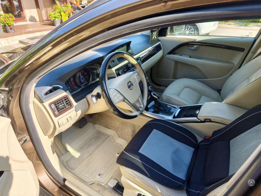 Brown Volvo XC70 2016 in Vilnius, with an engine capacity of 2.50 L and mileage of 177 thousand km for 13400 €, photo 12 on AUTOMOTO.COM.LV