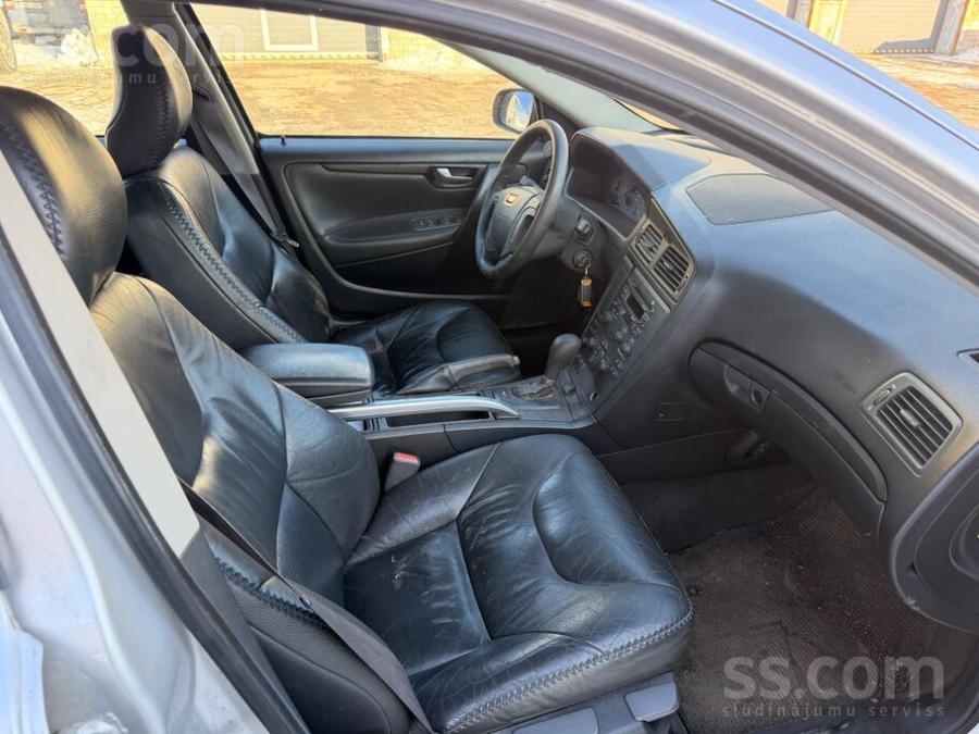Вольво ХС70 2001 в Рига, объемом двигателя 2.40 л и пробегом 290 тыс. км за 2450 €, фото 11 на AUTOMOTO.COM.LV