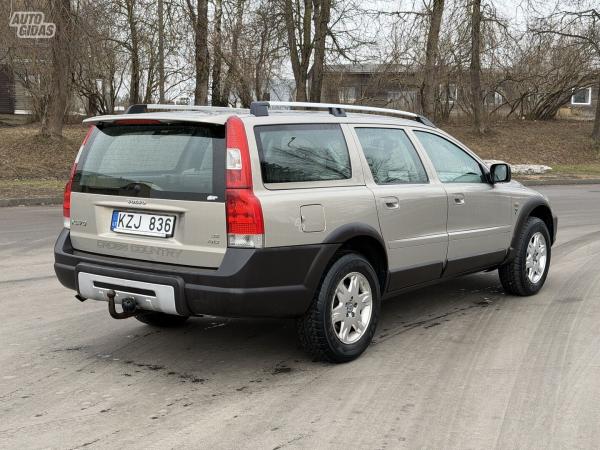 Volvo XC70 2005 in Kelme, with an engine capacity of 2.40 L and mileage of 390 thousand km for 2400 €, photo 4 on AUTOMOTO.COM.LV