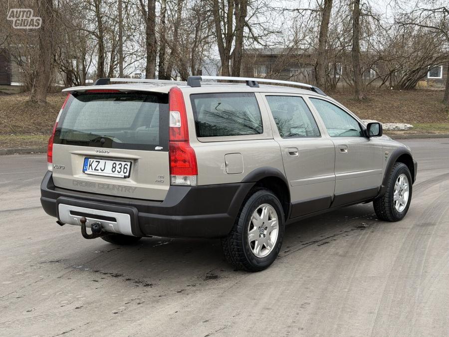 Volvo XC70 2005 Kelmė, ar dzinēja tilpumu 2.40 L un nobraukumu 390 tūkst. km par 2400 €, foto 4 vietnē AUTOMOTO.COM.LV
