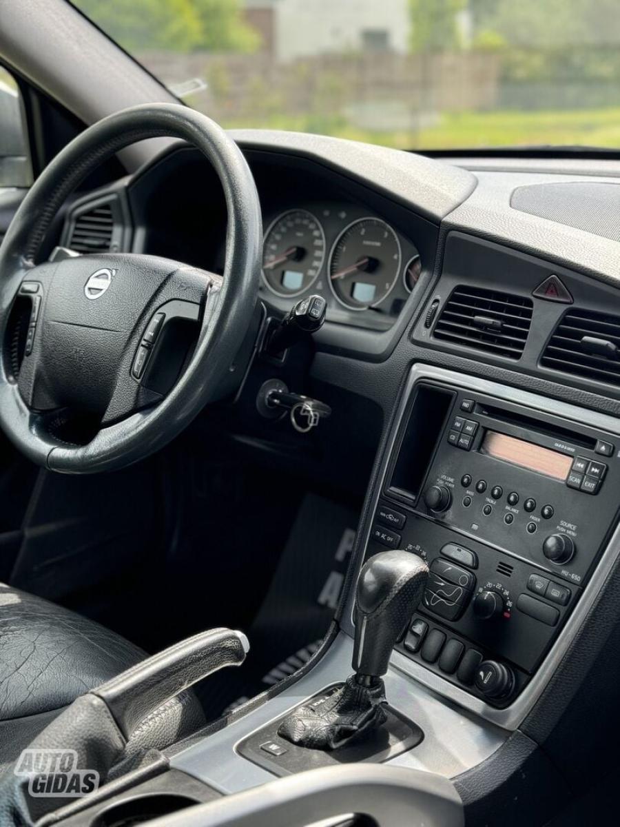Volvo XC70 2005 in Vilnius, with an engine capacity of 2.40 L and mileage of 398 thousand km for 2300 €, photo 9 on AUTOMOTO.COM.LV