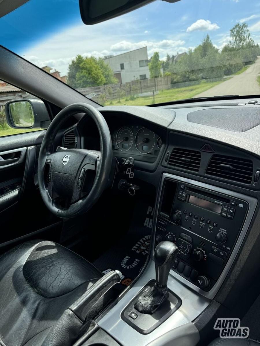 Volvo XC70 2005 in Vilnius, with an engine capacity of 2.40 L and mileage of 398 thousand km for 2300 €, photo 10 on AUTOMOTO.COM.LV