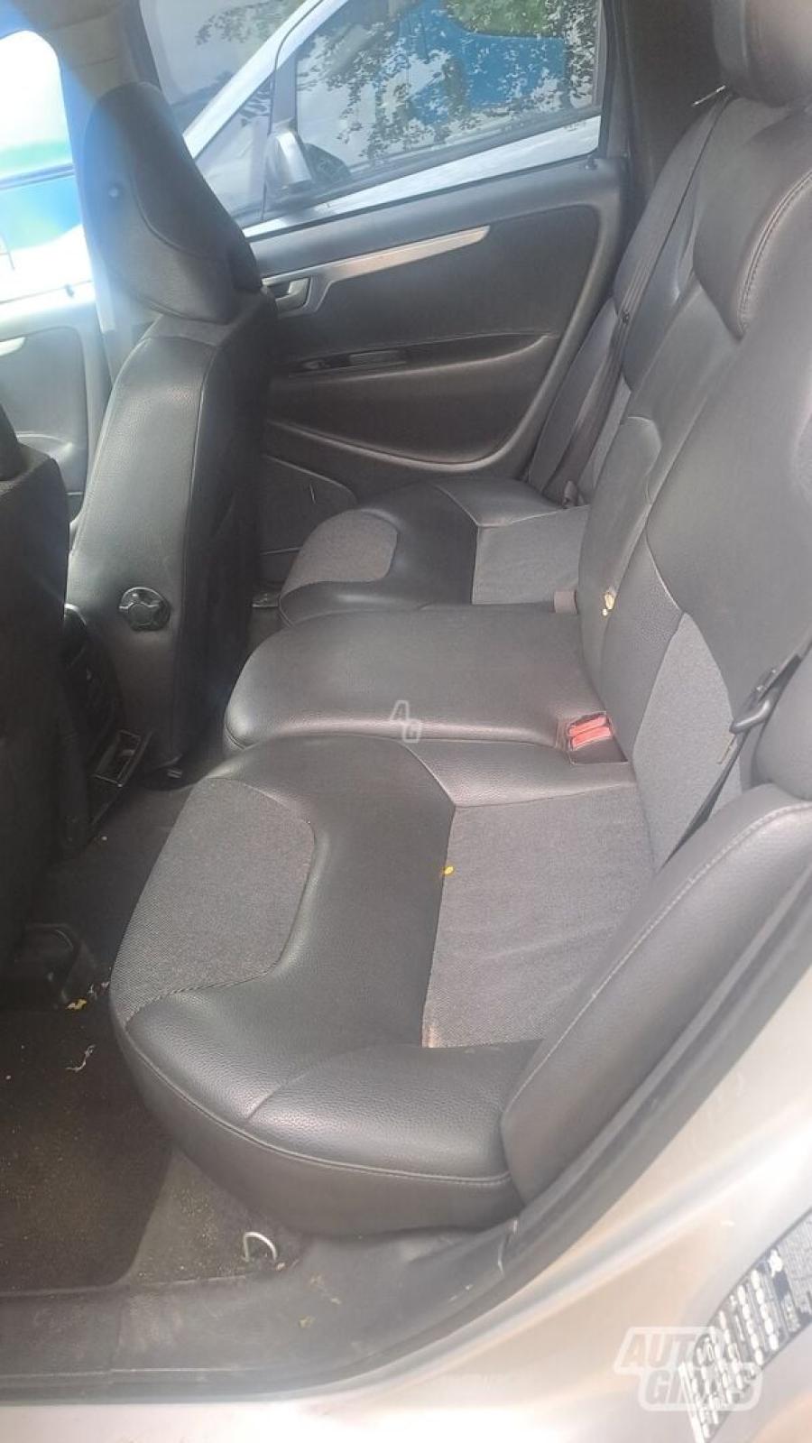 Volvo XC70 2006 in Vilnius, with an engine capacity of 2.40 L and mileage of 313 thousand km for 2999 €, photo 10 on AUTOMOTO.COM.LV