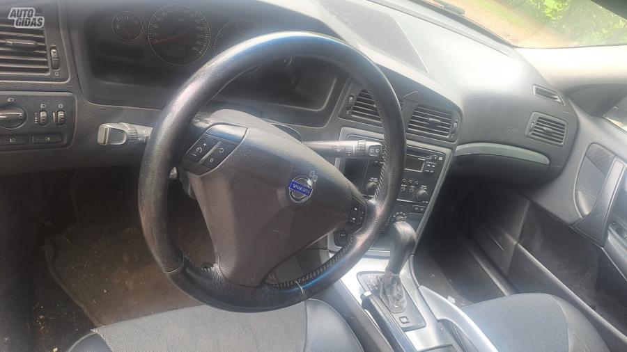 Volvo XC70 2006 in Vilnius, with an engine capacity of 2.40 L and mileage of 313 thousand km for 2999 €, photo 11 on AUTOMOTO.COM.LV