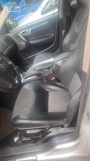 Volvo XC70 2006 in Vilnius, with an engine capacity of 2.40 L and mileage of 313 thousand km for 2999 €, photo 12 on AUTOMOTO.COM.LV