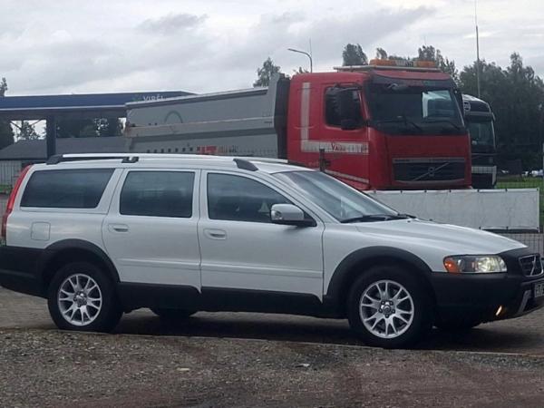 Volvo XC70 2006 in Riga, with an engine capacity of 2.40 L and mileage of 410 thousand km for 3650 €, photo 5 on AUTOMOTO.COM.LV