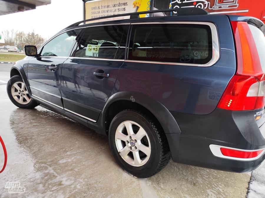 Volvo XC70 2008 in Silute, with an engine capacity of 2.40 L and mileage of 300 thousand km for 4950 €, photo 6 on AUTOMOTO.COM.LV