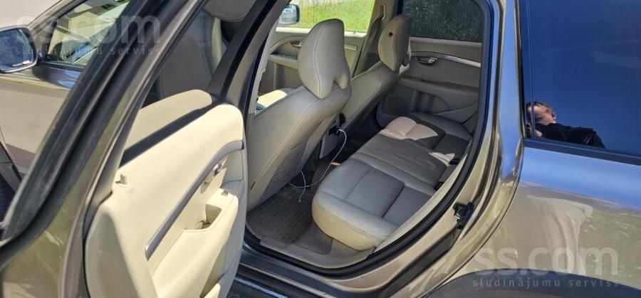 Volvo XC70 2008 in Riga, with an engine capacity of 2.40 L and mileage of 335 thousand km for 4500 €, photo 7 on AUTOMOTO.COM.LV