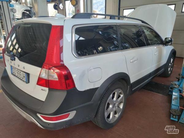 Volvo XC70 2009 in Kaunas, with an engine capacity of 2.40 L and mileage of 325 thousand km for 4190 €, photo 2 on AUTOMOTO.COM.LV