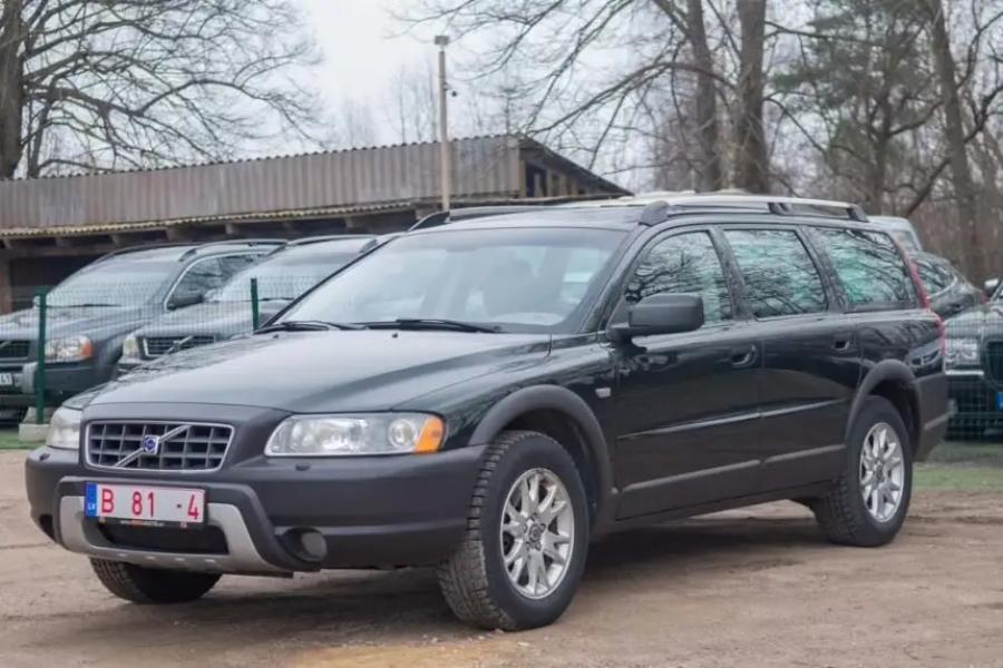 Green Volvo XC70 2005 in Grobiņa, with an engine capacity of 2.40 L and mileage of 370 thousand km for 4500 €, photo 1 on AUTOMOTO.COM.LV
