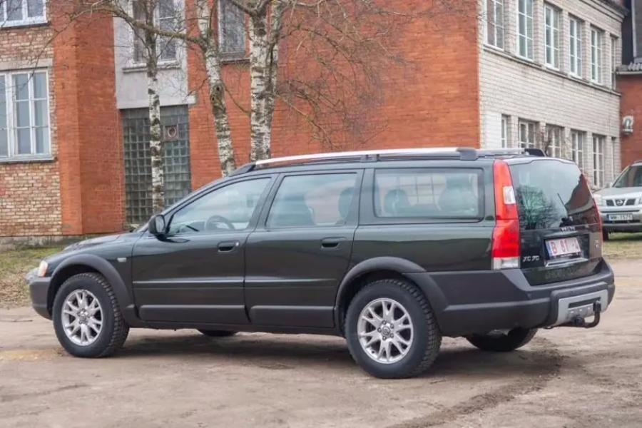 Green Volvo XC70 2005 in Grobiņa, with an engine capacity of 2.40 L and mileage of 370 thousand km for 4500 €, photo 4 on AUTOMOTO.COM.LV