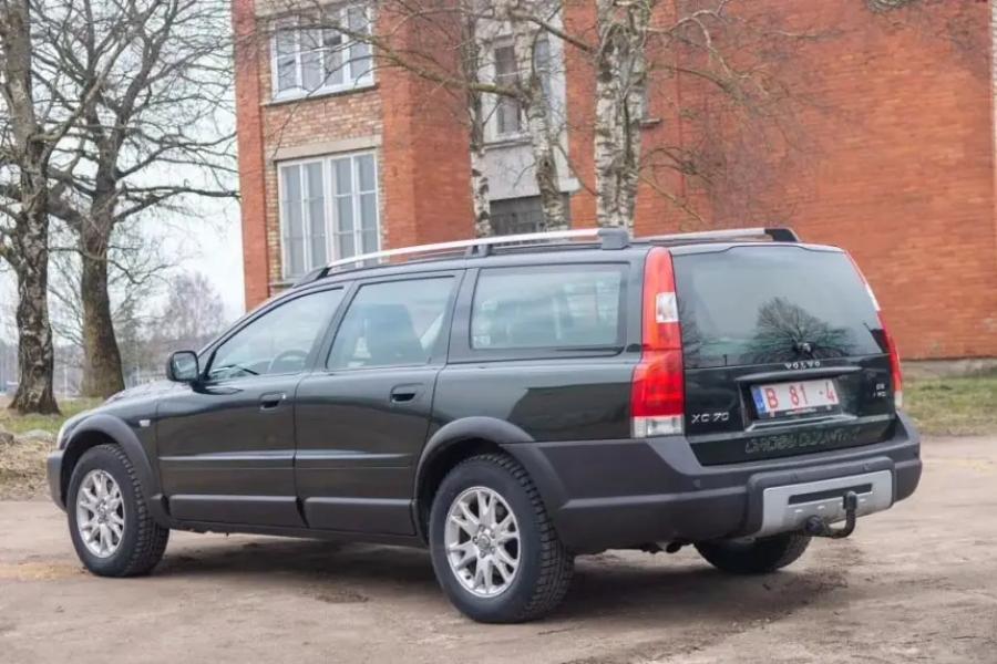 Green Volvo XC70 2005 in Grobiņa, with an engine capacity of 2.40 L and mileage of 370 thousand km for 4500 €, photo 5 on AUTOMOTO.COM.LV