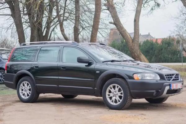 Green Volvo XC70 2005 in Grobiņa, with an engine capacity of 2.40 L and mileage of 370 thousand km for 4500 €, photo 7 on AUTOMOTO.COM.LV