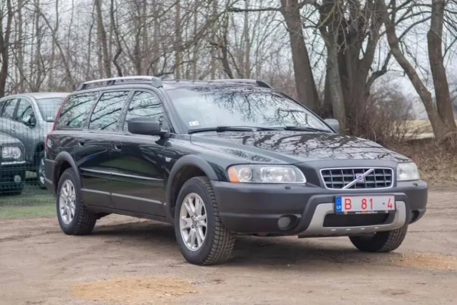 Green Volvo XC70 2005 in Grobiņa, with an engine capacity of 2.40 L and mileage of 370 thousand km for 4500 €, photo 9 on AUTOMOTO.COM.LV