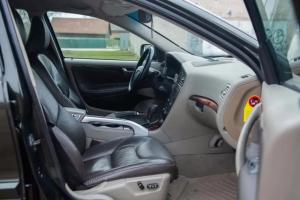 Green Volvo XC70 2005 in Grobiņa, with an engine capacity of 2.40 L and mileage of 370 thousand km for 4500 €, photo 11 on AUTOMOTO.COM.LV