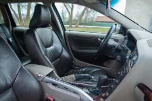 Green Volvo XC70 2005 in Grobiņa, with an engine capacity of 2.40 L and mileage of 370 thousand km for 4500 €, photo 13 on AUTOMOTO.COM.LV