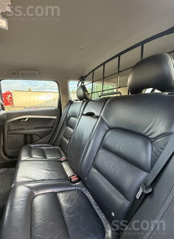 Green Volvo XC70 2007 in Valmiera, with an engine capacity of 2.40 L and mileage of 370 thousand km for 3250 €, photo 6 on AUTOMOTO.COM.LV