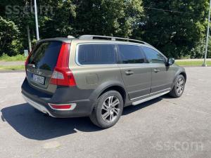 Green Volvo XC70 2012 in Riga, with an engine capacity of 2.40 L and mileage of 253 thousand km for 11000 €, photo 4 on AUTOMOTO.COM.LV