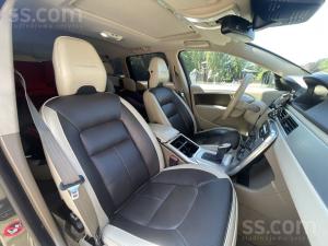 Green Volvo XC70 2012 in Riga, with an engine capacity of 2.40 L and mileage of 253 thousand km for 11000 €, photo 8 on AUTOMOTO.COM.LV