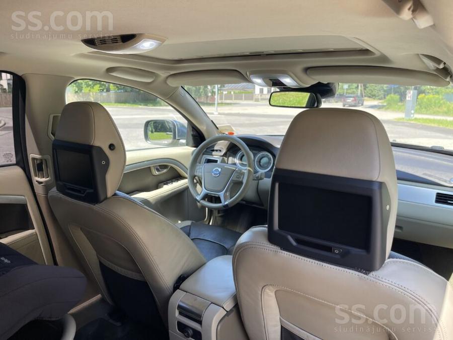 Green Volvo XC70 2012 in Riga, with an engine capacity of 2.40 L and mileage of 253 thousand km for 11000 €, photo 12 on AUTOMOTO.COM.LV