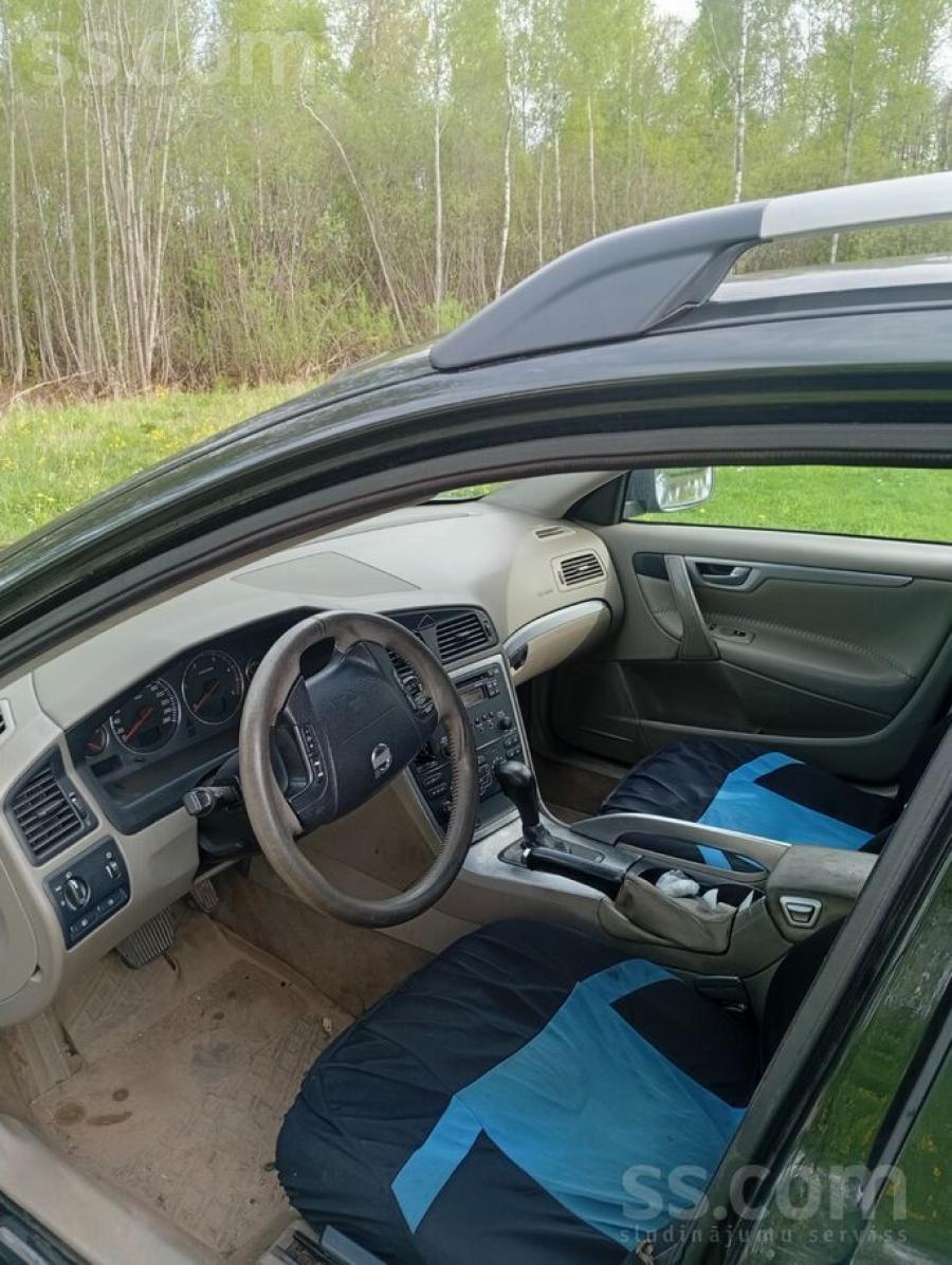 Green Volvo XC70 2005 in Gulbene, with an engine capacity of 2.40 L and mileage of 690 thousand km for 2500 €, photo 5 on AUTOMOTO.COM.LV