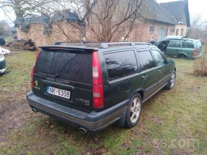 Green Volvo XC70 1999 in Jelgava, with an engine capacity of 2.40 L and mileage of 416 thousand km for 1500 €, photo 4 on AUTOMOTO.COM.LV