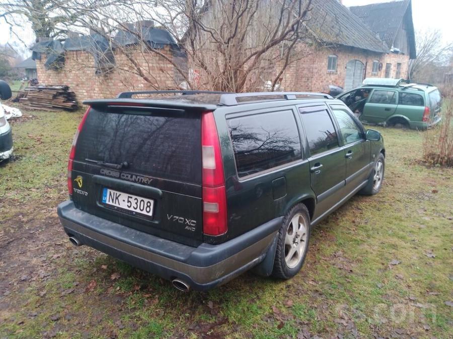 Green Volvo XC70 1999 in Jelgava, with an engine capacity of 2.40 L and mileage of 416 thousand km for 1500 €, photo 4 on AUTOMOTO.COM.LV