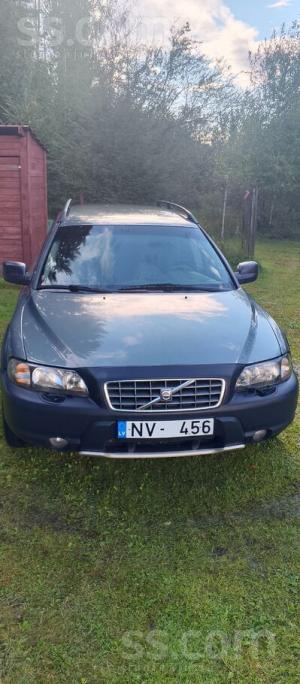 Zaļš Volvo XC70 2001 Rīga, ar dzinēja tilpumu 2.40 L un nobraukumu 338 tūkst. km par 2300 €, foto  vietnē AUTOMOTO.COM.LV