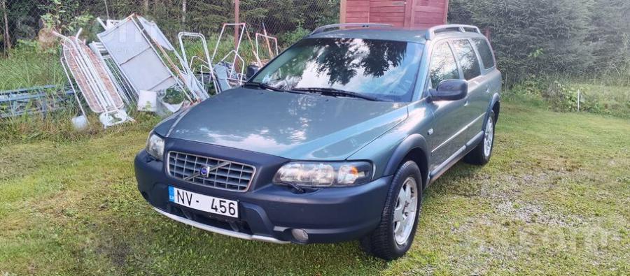 Green Volvo XC70 2001 in Riga, with an engine capacity of 2.40 L and mileage of 338 thousand km for 2300 €, photo 3 on AUTOMOTO.COM.LV