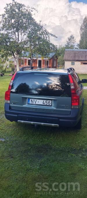 Green Volvo XC70 2001 in Riga, with an engine capacity of 2.40 L and mileage of 338 thousand km for 2300 €, photo 4 on AUTOMOTO.COM.LV