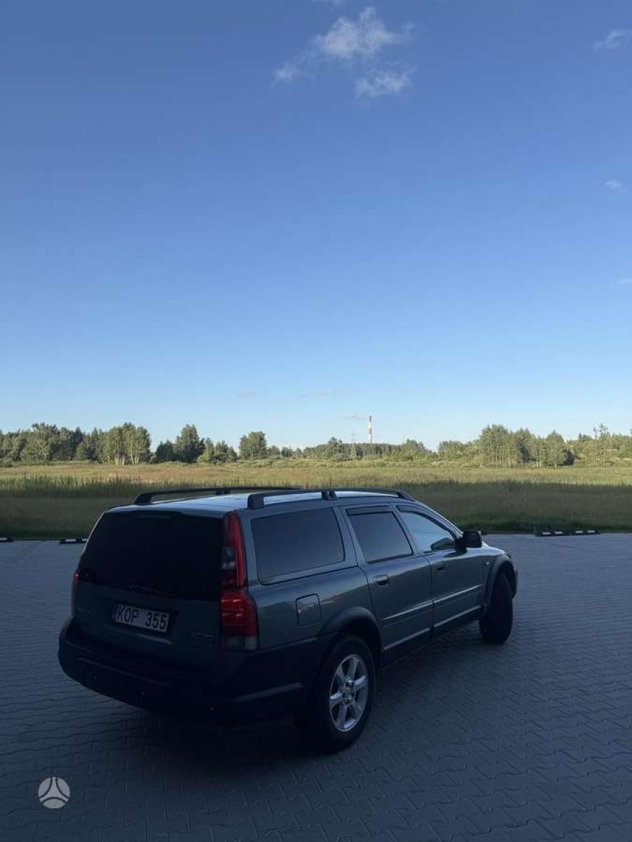 Zaļš Volvo XC70 2003 Šauļi, ar dzinēja tilpumu 2.40 L un nobraukumu 350 tūkst. km par 2250 €, foto 5 vietnē AUTOMOTO.COM.LV