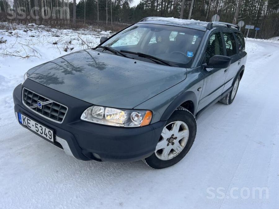 Green Volvo XC70 2004 in Riga, with an engine capacity of 2.40 L and mileage of 345 thousand km for 2900 €, photo 1 on AUTOMOTO.COM.LV