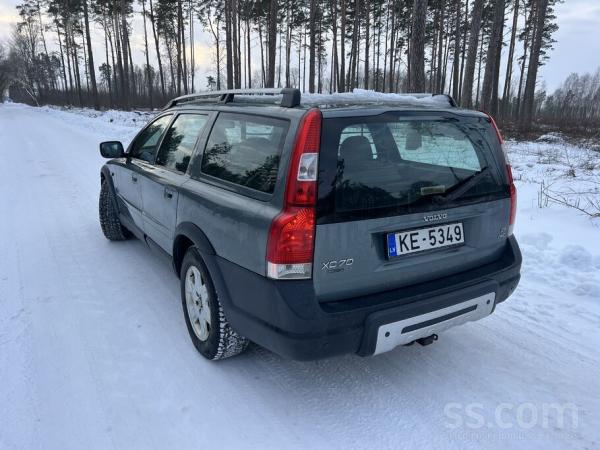 Zaļš Volvo XC70 2004 Rīga, ar dzinēja tilpumu 2.40 L un nobraukumu 345 tūkst. km par 2900 €, foto 3 vietnē AUTOMOTO.COM.LV