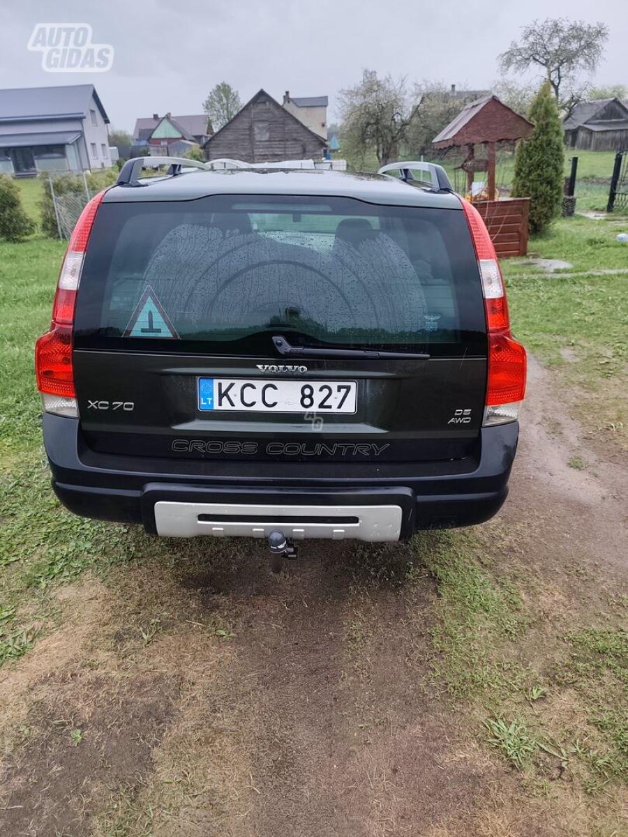 Green Volvo XC70 2005 in Trakai, with an engine capacity of 2.40 L and mileage of 386 thousand km for 2500 €, photo 6 on AUTOMOTO.COM.LV
