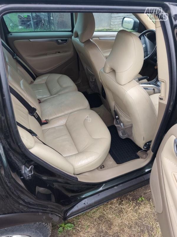 Green Volvo XC70 2005 in Trakai, with an engine capacity of 2.40 L and mileage of 386 thousand km for 2500 €, photo 7 on AUTOMOTO.COM.LV