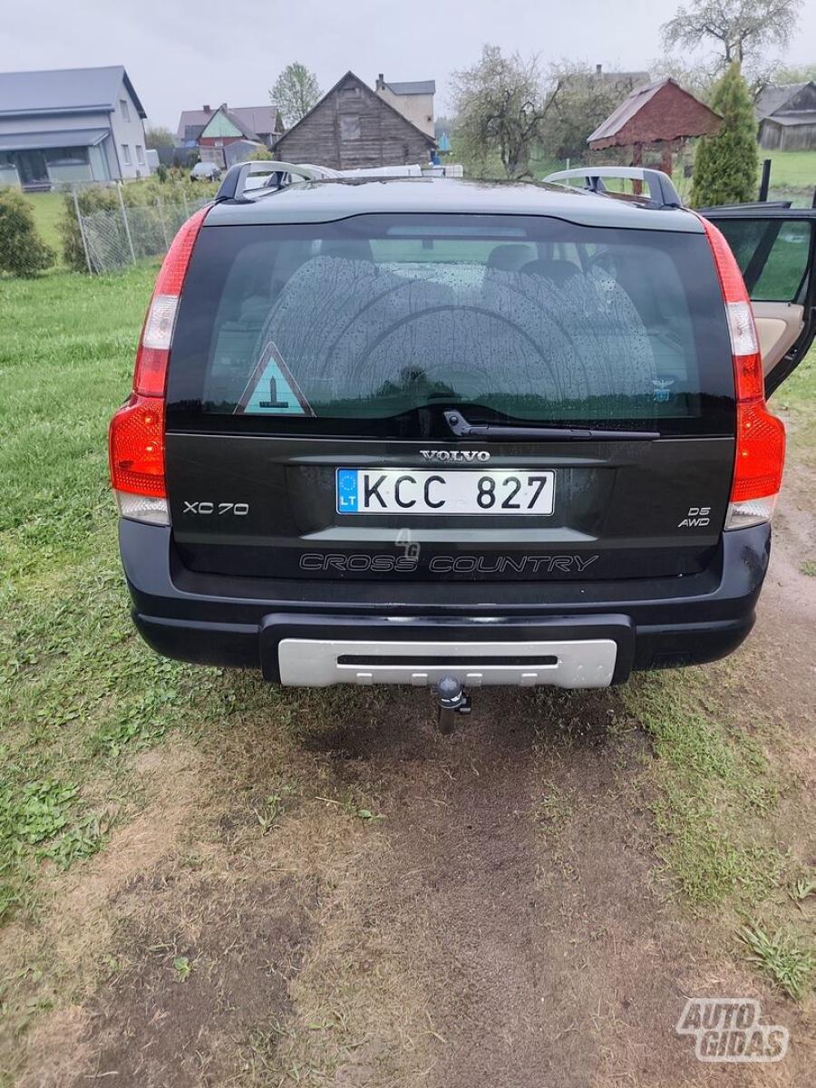 Green Volvo XC70 2005 in Trakai, with an engine capacity of 2.40 L and mileage of 386 thousand km for 2500 €, photo 11 on AUTOMOTO.COM.LV