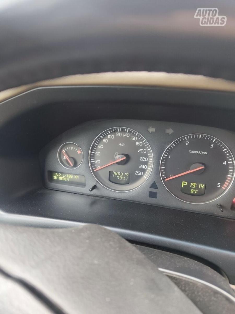 Green Volvo XC70 2005 in Trakai, with an engine capacity of 2.40 L and mileage of 386 thousand km for 2500 €, photo 12 on AUTOMOTO.COM.LV