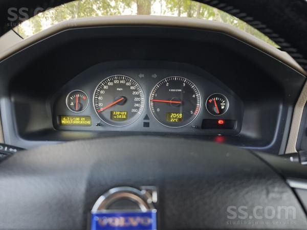 Green Volvo XC70 2005 in Riga, with an engine capacity of 2.40 L and mileage of 339 thousand km for 4850 €, photo 9 on AUTOMOTO.COM.LV