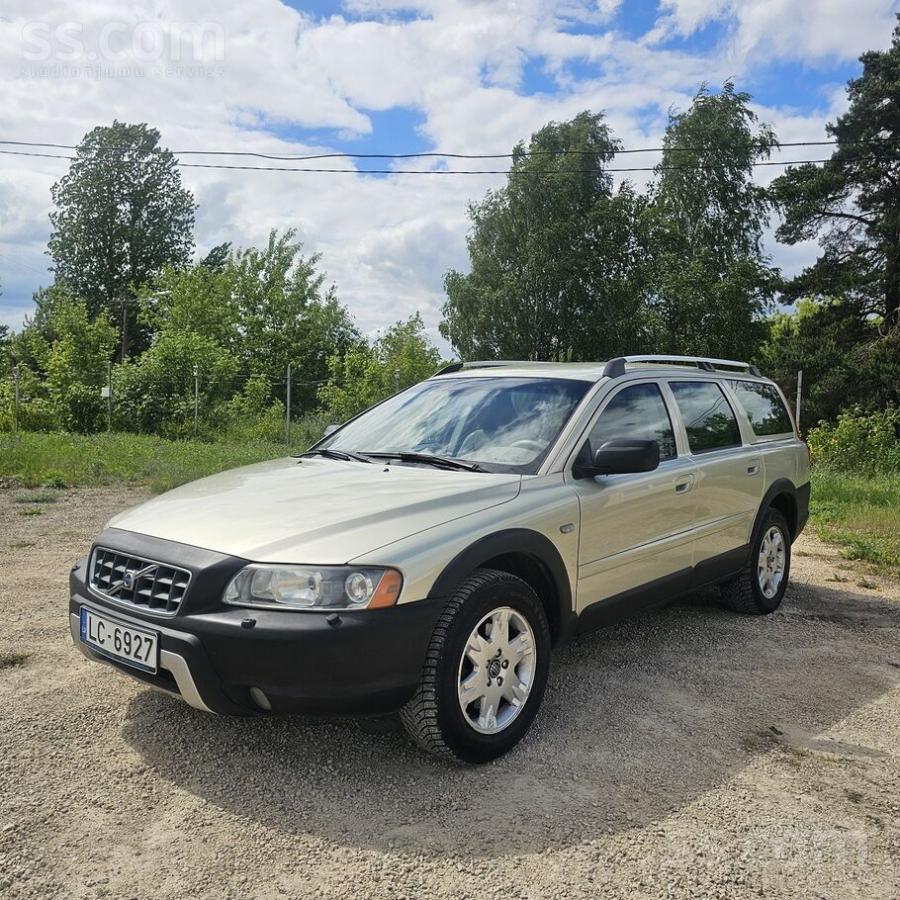 Green Volvo XC70 2005 in Riga, with an engine capacity of 2.50 L and mileage of 275 thousand km for 3990 €, photo 1 on AUTOMOTO.COM.LV